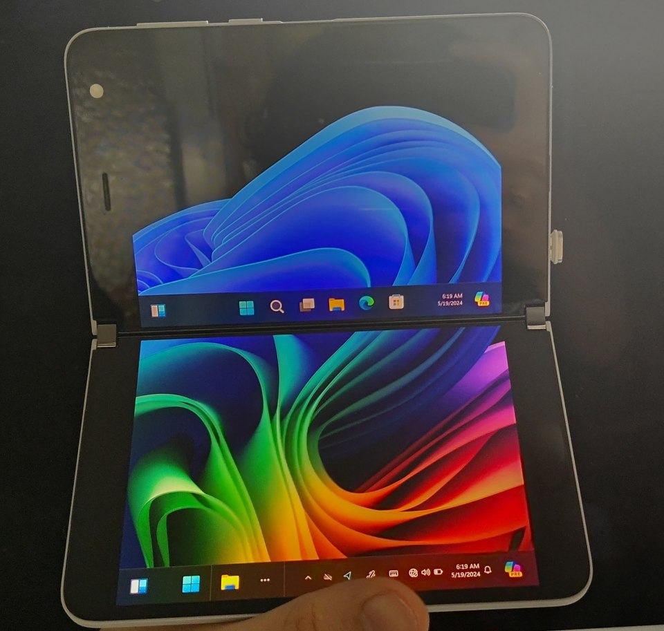 深色 / 浅色两种，Win11 全新 AI 主题壁纸下载_腾讯新闻