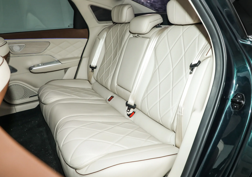 奇瑞风云A9实车现身，长超5米+4座布局，配524马力+续航2000km_腾讯新闻