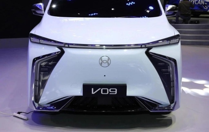 高端MPV疯狂内卷，全是大神，合创V09很难复制腾势D9的成功_腾讯新闻