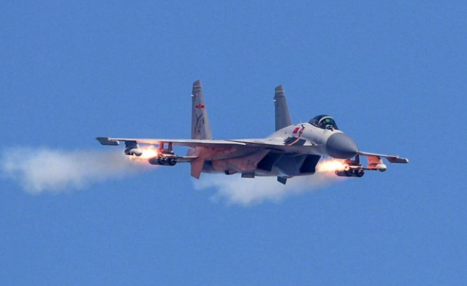 中日战机对峙后，辽宁舰沿琉球北上，澳大利亚称将与日本“协力行动”_腾讯新闻