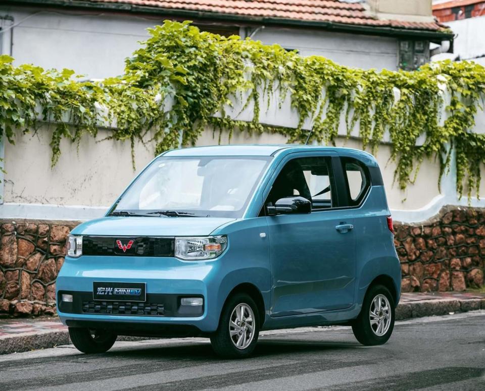 不到3万买爆款小车，宏光MINI、吉利熊猫、奔腾小马谁更好？_腾讯新闻