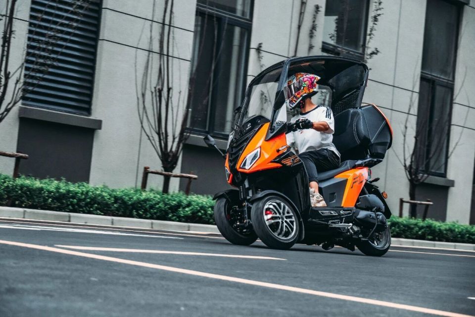 Adiva AD7智行版上市，售价26,800元——倒三轮带顶篷会不会更适合通勤？_腾讯新闻