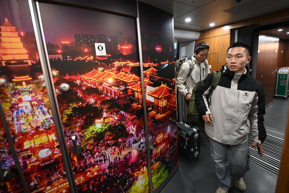 新华全媒+｜陕西首开直达香港高铁列车_腾讯新闻