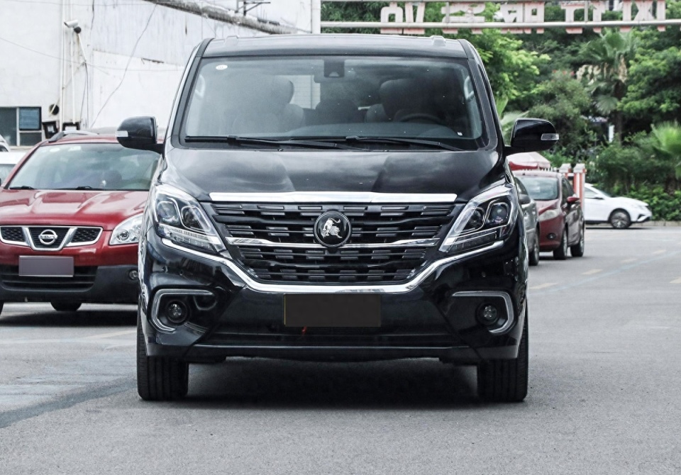 东风风行M7新车型上市，外观很霸气，7座，侧滑门，2.0T+8AT动力_腾讯新闻