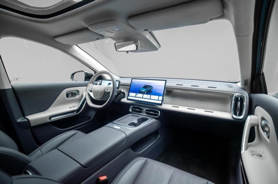 比亚迪双强不香了？10万级纯电车续航650km，6.5S加速还配端到端_腾讯新闻