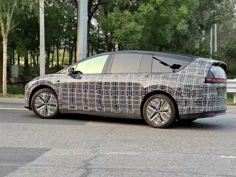 神似MEGA，理想首款纯电SUV i6长这样！_腾讯新闻