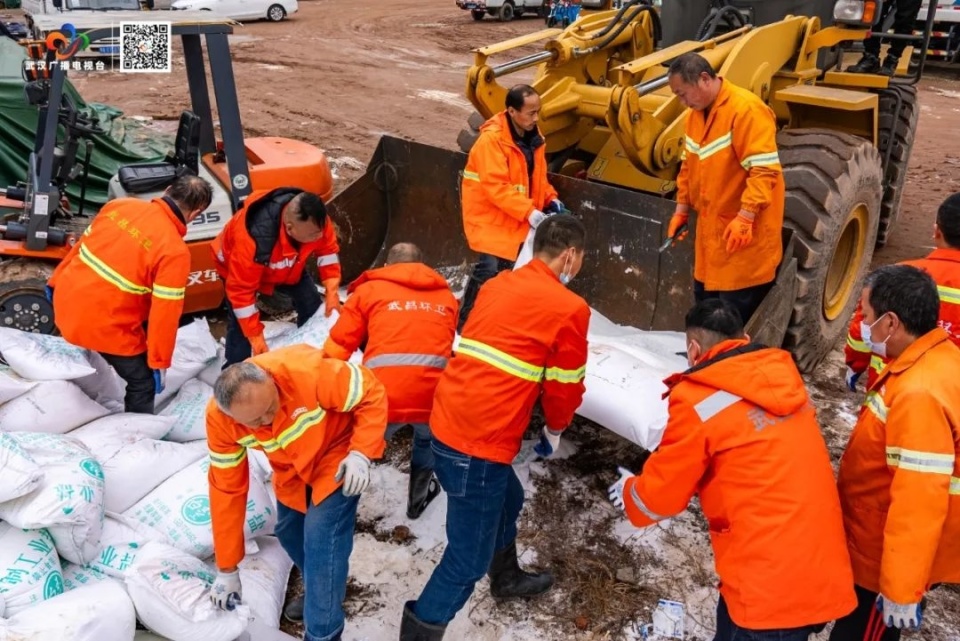 大到暴雪今晚到武汉！我们以“动”制“冻”_腾讯新闻