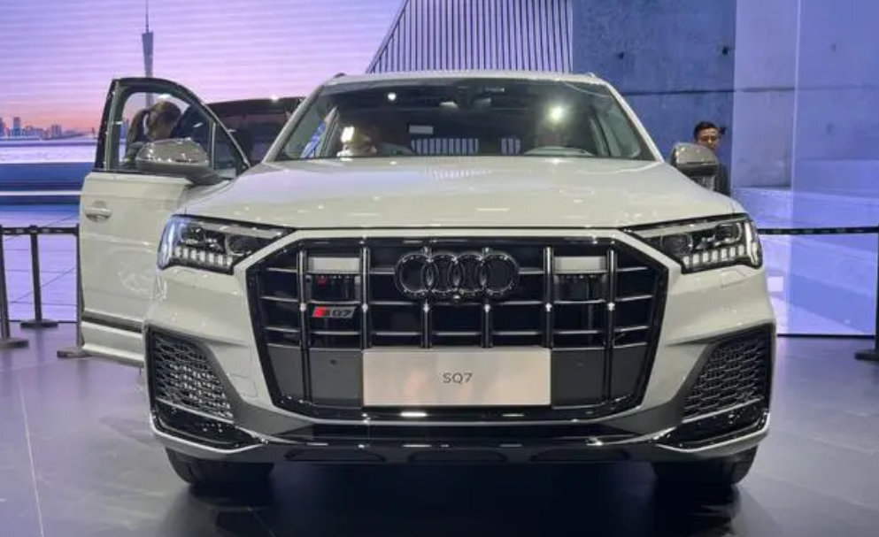 奥迪A7 Sportback、SQ7暗夜骑士版齐亮相_腾讯新闻