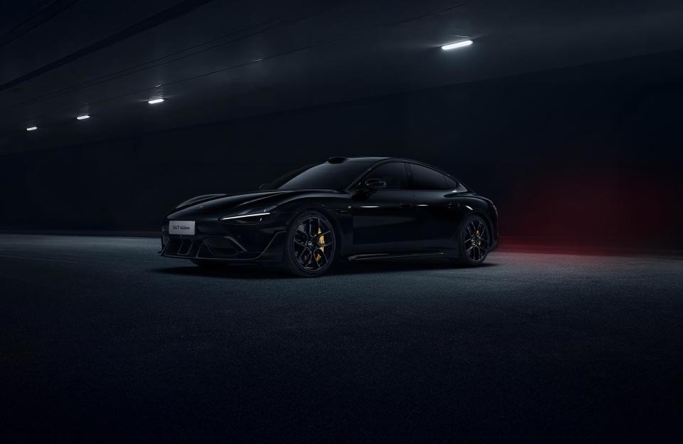 法拉利 SF90 跑不过小米 SU7 Ultra，我建议老板们投资修几条赛道_腾讯新闻