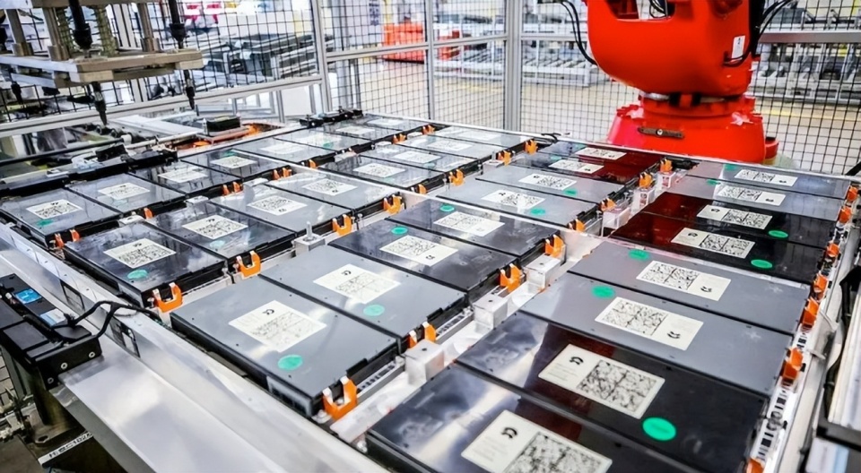 蔚来ES6新增半固态电池，续航大幅度提升，蔚来的春天要来了？_腾讯新闻