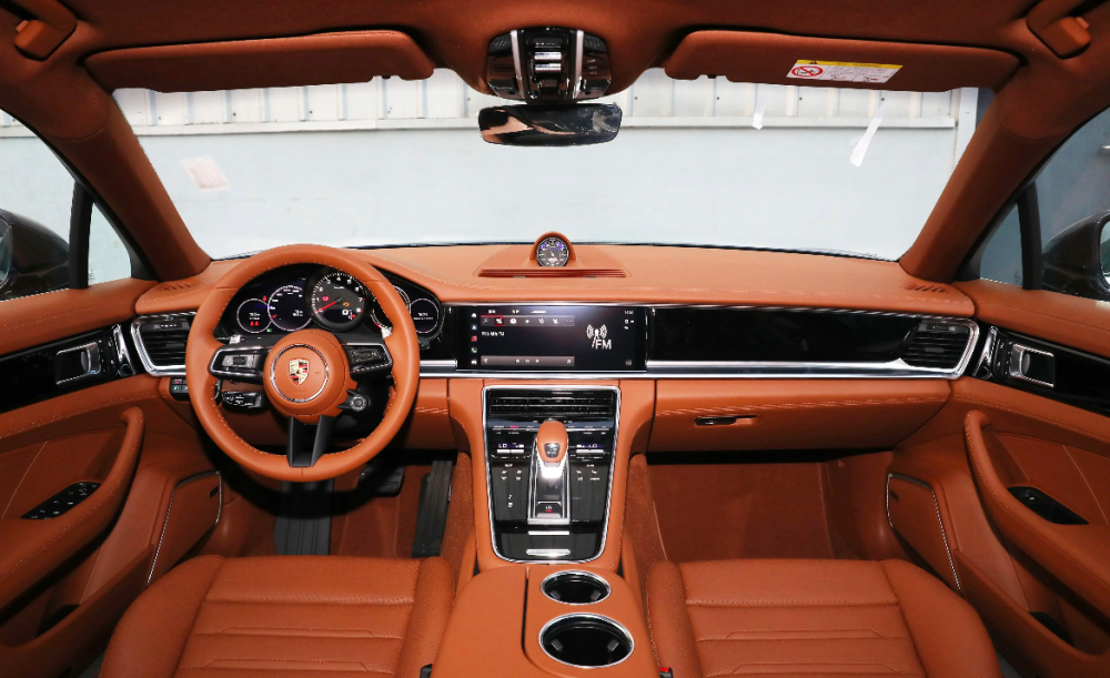 逐渐新能源化，11月底上市，新一代保时捷帕拉梅拉内饰发布！_腾讯新闻