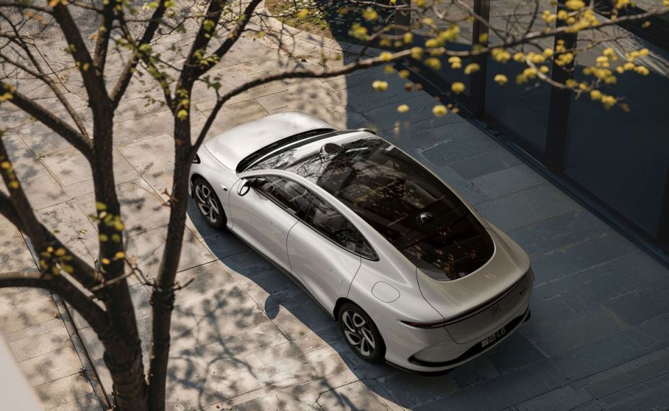 售21.99万起，智己L6正式上市！首搭量产固态电池，续航破1000km_腾讯新闻