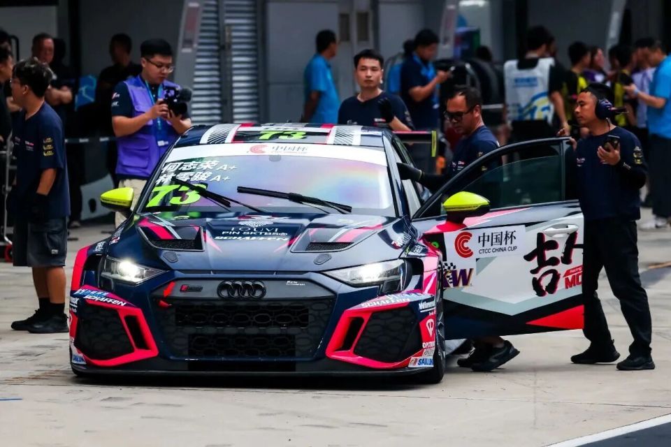 冠军时刻 | 湖南吉人自有天相车队CTCC上海嘉定站接连登台，强势包揽第二回合TCS组冠亚军_腾讯新闻
