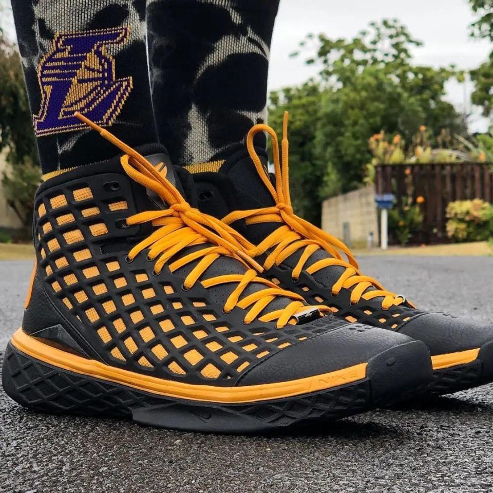 明年 Kobe 3 新品曝光！这些「元年配色」才是出必入！_腾讯新闻