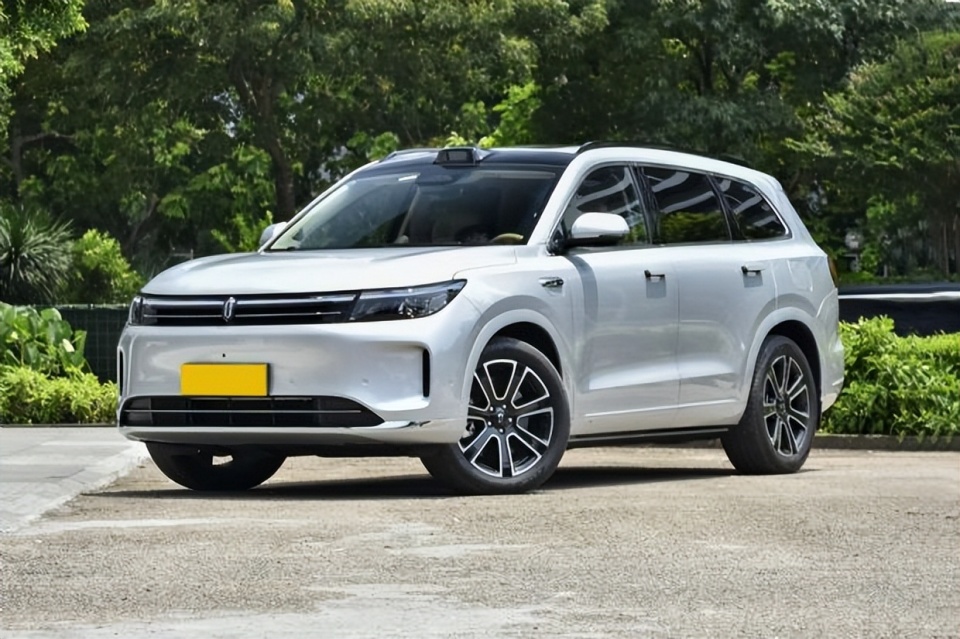 1月中大型SUV销量榜！智界R7第三，理想L7第五，问界M7惊险夺冠_腾讯新闻