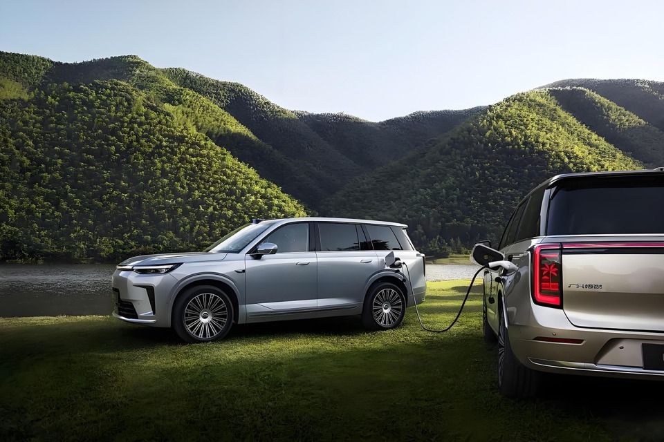 新能源中大型SUV，传祺向往S9对阵吉利银河M9，谁是插混市场“新宠”？_腾讯新闻