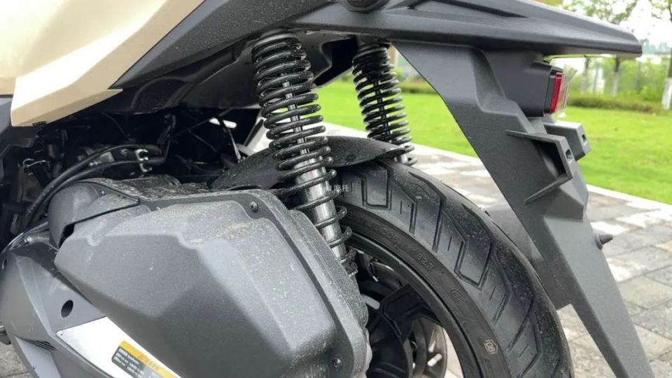 新车解读丨赛科龙RT150“焕芯”上市，售价12588元，到底改了哪里_腾讯新闻