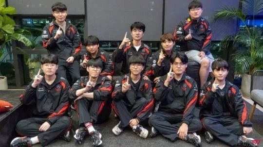 S13皮肤活动，T1凑齐两套冠军阵容！Zeus要求去掉杰斯皮肤T1图标_腾讯新闻