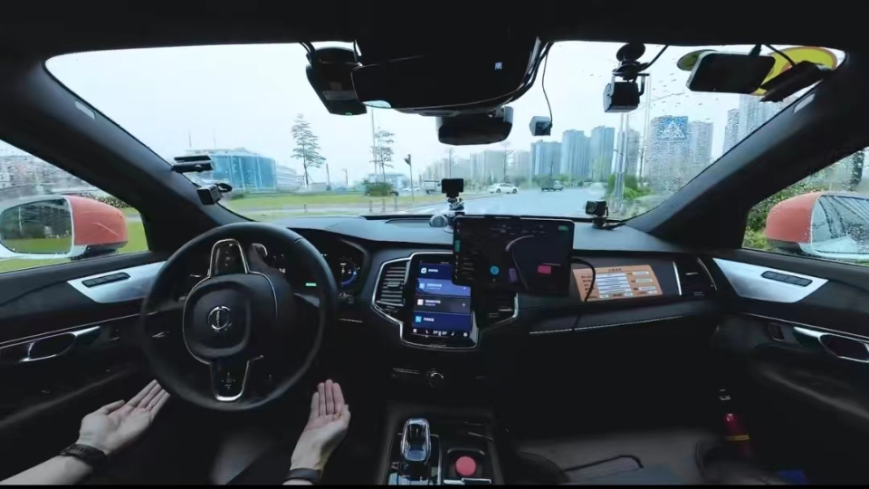 Robotaxi困境难解：L4长尾问题无对策，降级L3是行业必然？_腾讯新闻