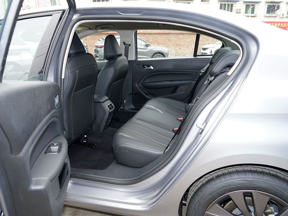 被忽视的实力派！1.5T+6AT，8.07万起售，标致408香不香？_腾讯新闻