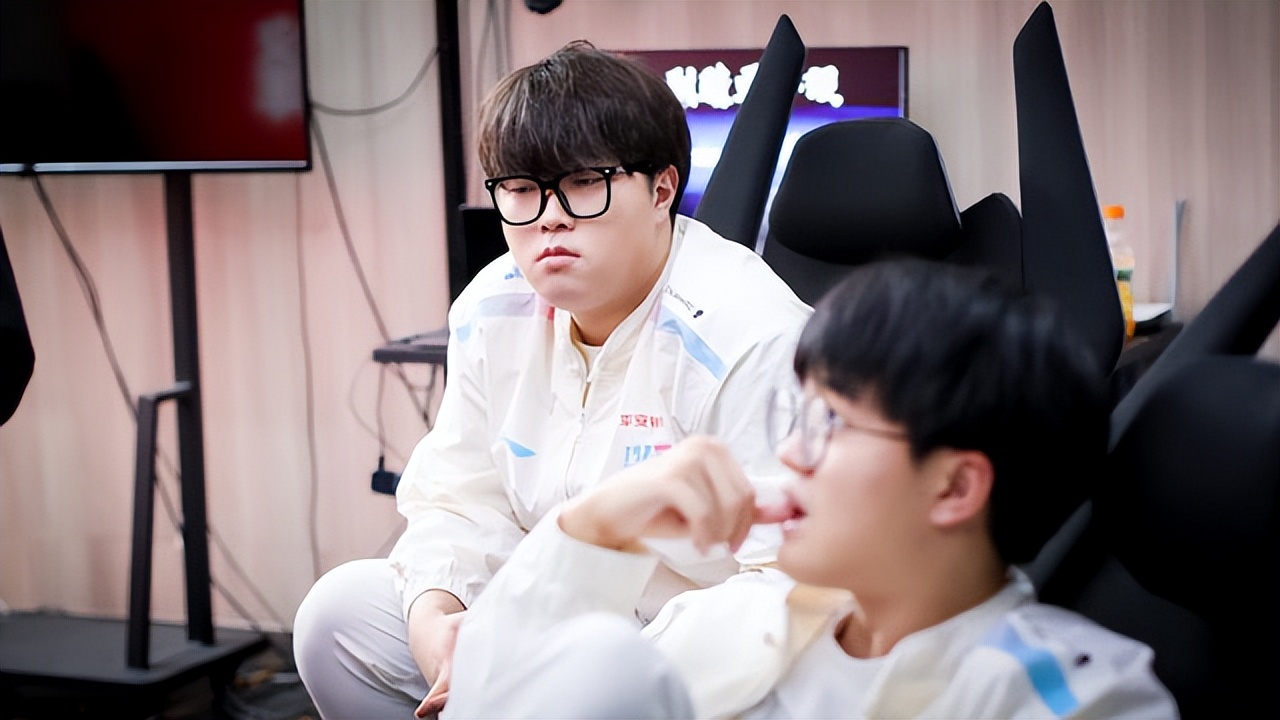 背水一战！BLG大战OMG，想不想赢还是得看XUN导！