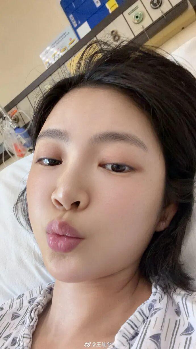 杜淳妻子王灿兮自曝“切了一片肺”：生病住院错过谢霆锋北京演唱会；称老公会带她去看下一场：我的青春终会圆满_腾讯新闻