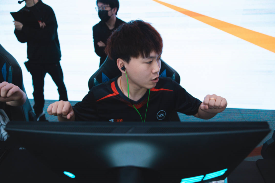 CFPLS26常规赛回顾：白鲨.斗鱼雄踞榜首，EWC名额确定 | 穿越火线赛事_腾讯新闻