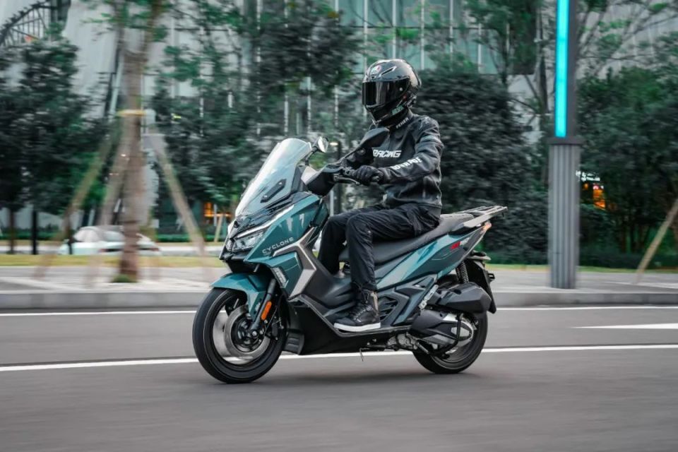 新车解读丨赛科龙RT150“焕芯”上市，售价12588元，到底改了哪里_腾讯新闻