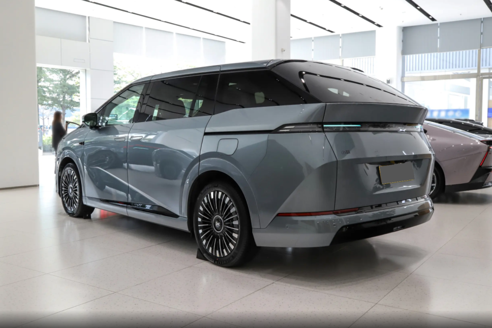 35万起，小鹏X9增程版开启预售，支持5C超充，纯电续航高达452km_腾讯新闻