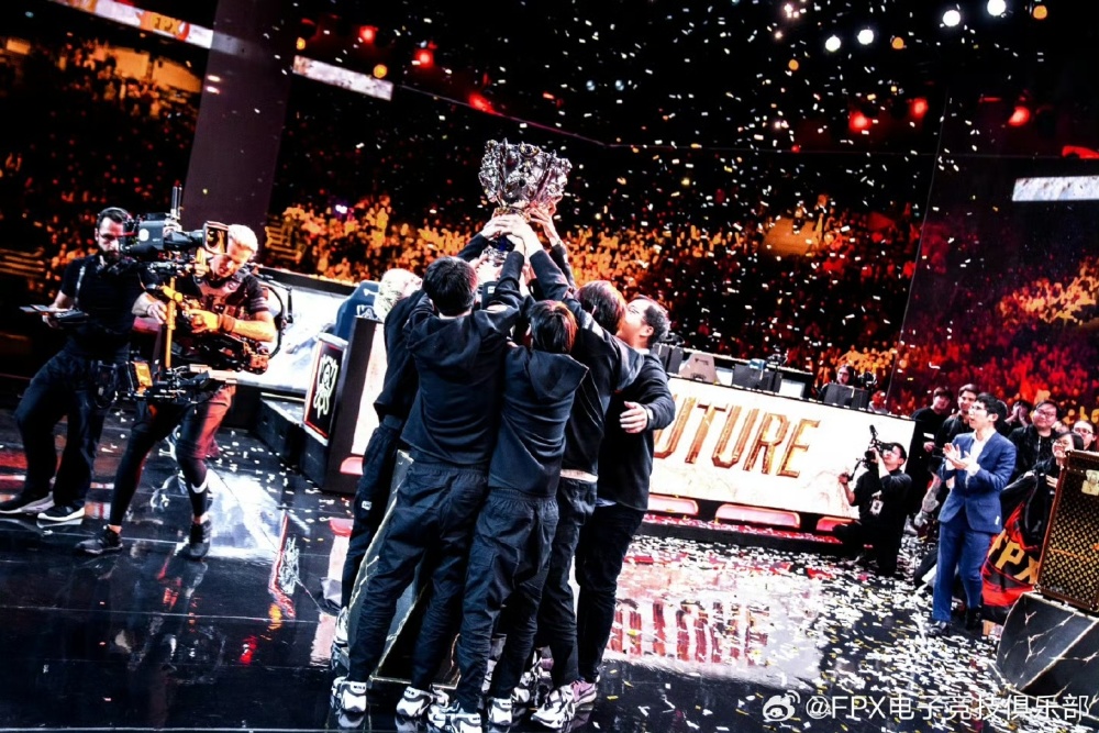 FPX官方：暂别往昔，万幸相遇，愿我们继续成为更好的自己_腾讯新闻