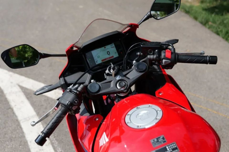 车评特辑：“低调”的Honda CB400F，细微之处见真章_腾讯新闻