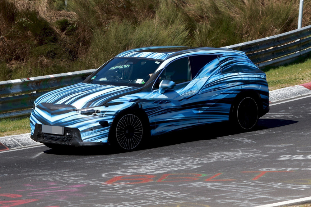 2026款奔驰GLC纯电版来了 尺寸更长 续航650km 还配后轮转向_腾讯新闻