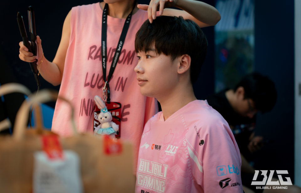 Xun彻底没了BLG队内语音公开！Elk谈Wei首发内幕_腾讯新闻