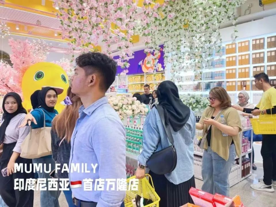 中国品牌出海记丨IP集合店在海外「开卷」？MUMU FAMILY又落一子_腾讯新闻
