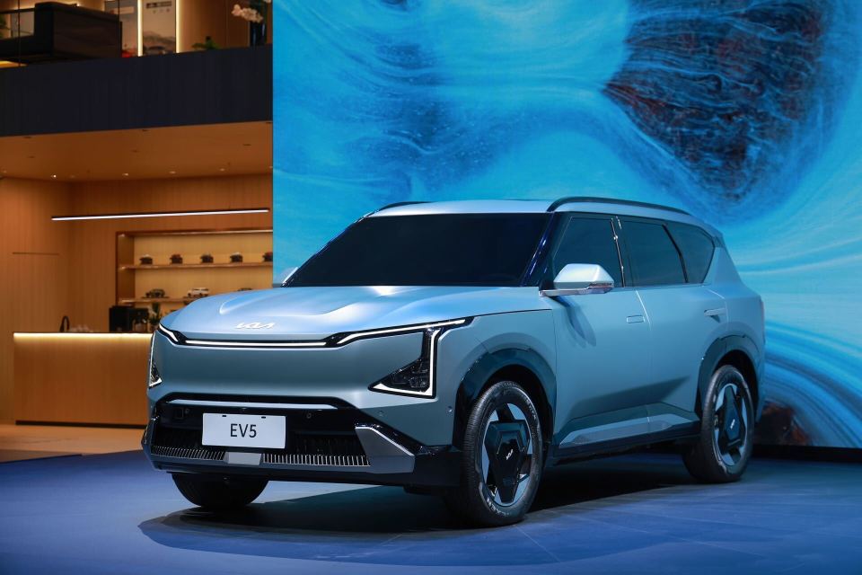 起亚EV6 28.28万元起售，EV5实车首秀，韩系电动车能否靠它俩翻身？_腾讯新闻