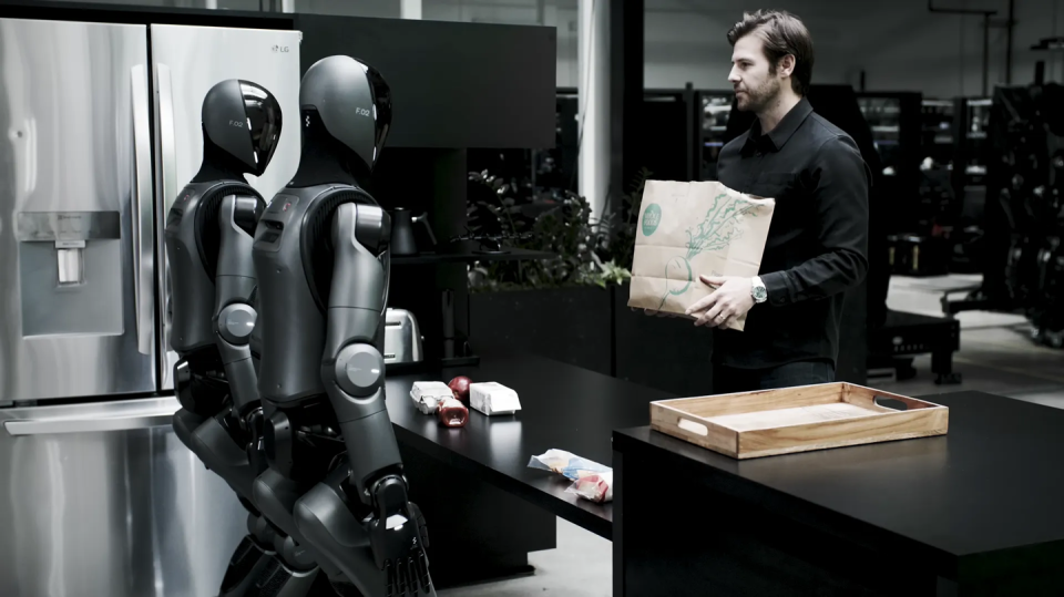 Figure AI人形机器人推出Helix系统：“听懂”语音指令_腾讯新闻