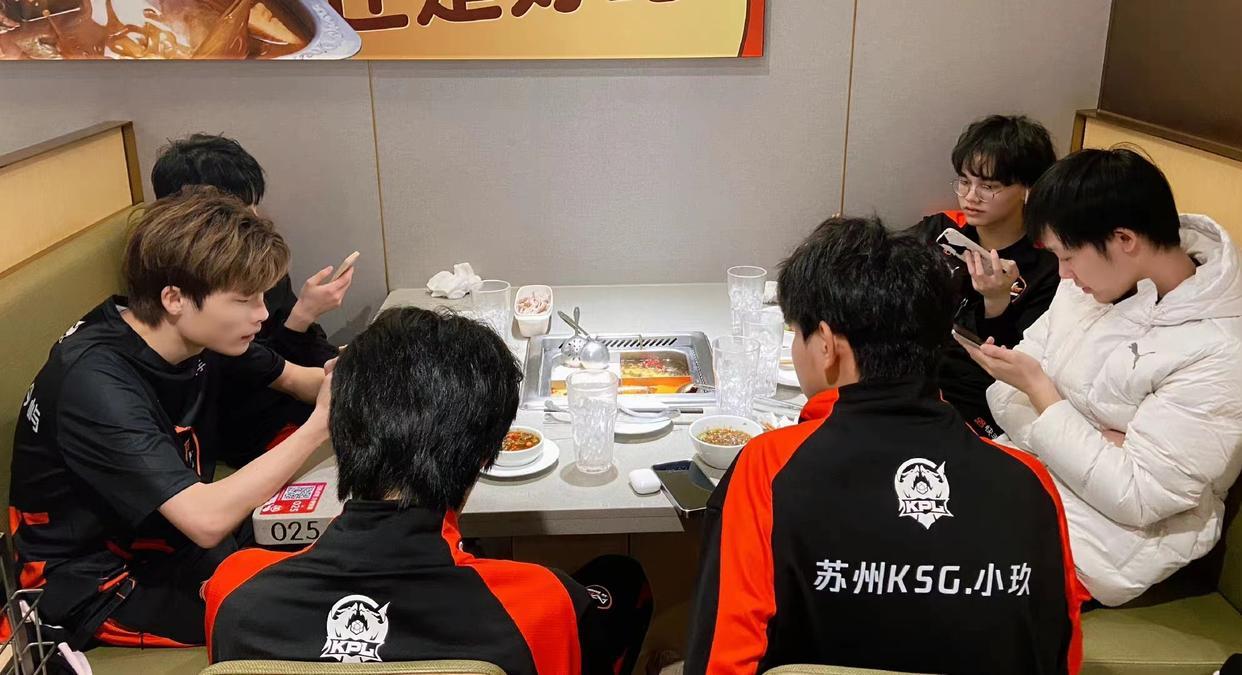 KSG3-1大胜DYG，将Hero逼入绝境，久哲直言：第2轮一定进S组！