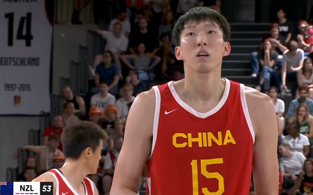 CBA3消息！辽宁队续约韩德君，中国男篮抵达深圳，上海签新外援_腾讯新闻