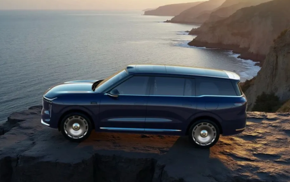 智己官宣新车LS9，上汽亮相最强旗舰，理想L9还能坚持多久？_腾讯新闻