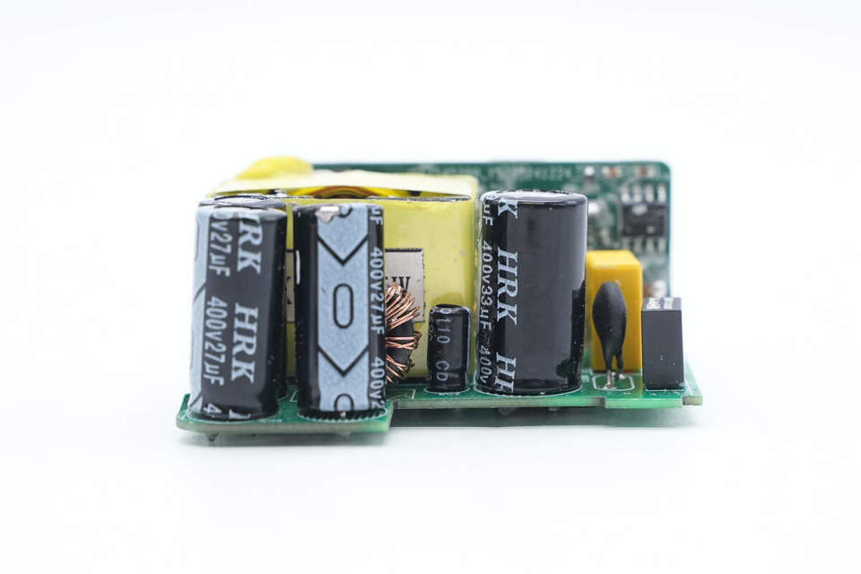 内置英集芯IP2726协议芯片，众森泰65W氮化镓充电器拆解_腾讯新闻