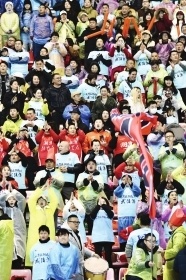 看湘超太激动，男子血压飙升_腾讯新闻