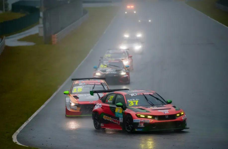 燃情2024赛季！星火Spark Racing车队CTCC赛场再掀速度风暴_腾讯新闻