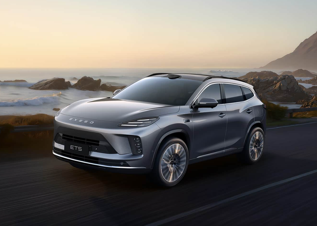 星纪元ET5即将上市，猎鹰700版本有望降1.5万_腾讯新闻