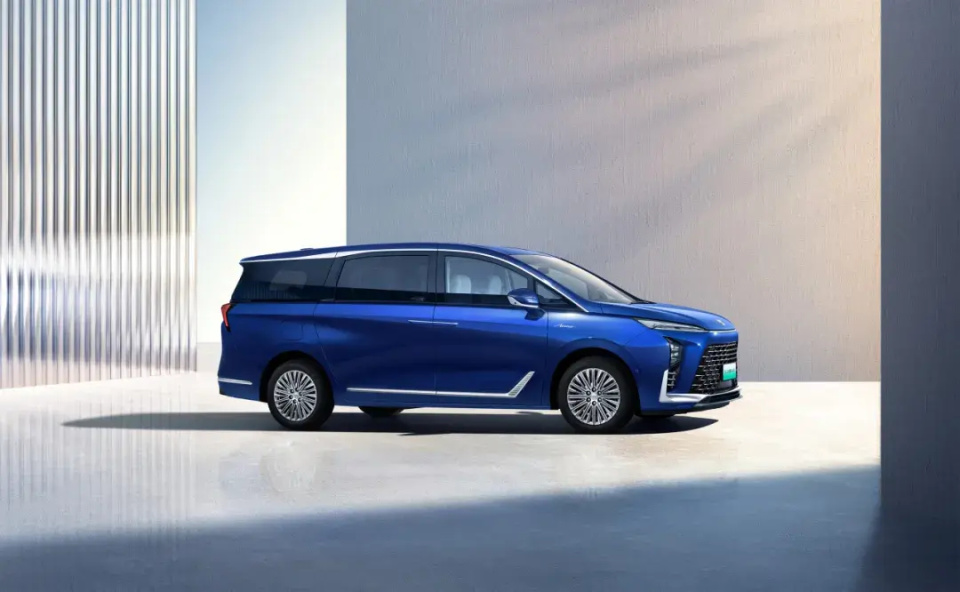 能超越GL8的只有绿牌GL8！1370km续航，售价35.99万~41.99万元_腾讯新闻