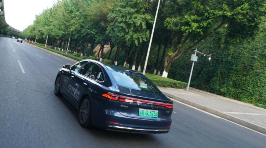 2.67L油耗+2845mm轴距，详解吉利银河A7，星舰版性价比最高？_腾讯新闻