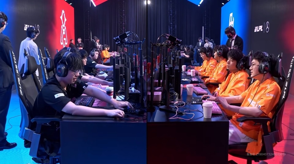 LPL突发大事件！OMG战队崩盘，Cube直接跑路，告别职业生涯_腾讯新闻