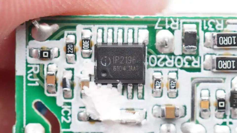 国产半导体行业又一颗璀璨“芯”星，旗下芯片超400款设备采用_腾讯新闻