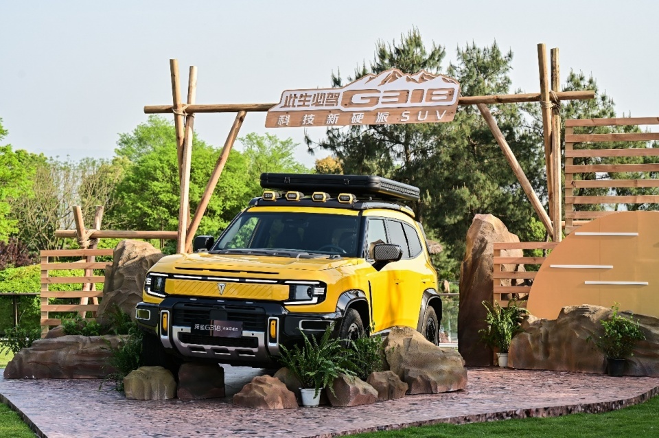 15万级硬派SUV价格屠夫！深蓝G318无忧穿越版直击用户“既要又要”痛点_腾讯新闻