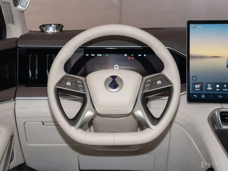 腾势N9内饰正式发布！零重力座椅+“三排平权”，和问界M9比咋样？_腾讯新闻