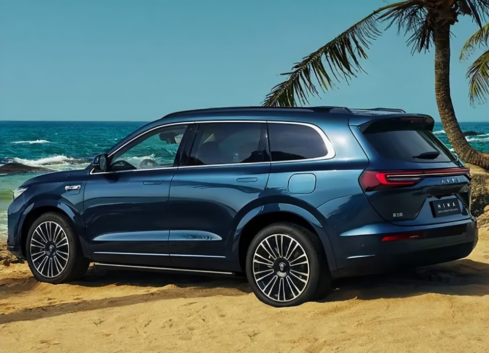 “增程三杰”怎么选？问界M7、理想L6、星纪元ET横评_腾讯新闻